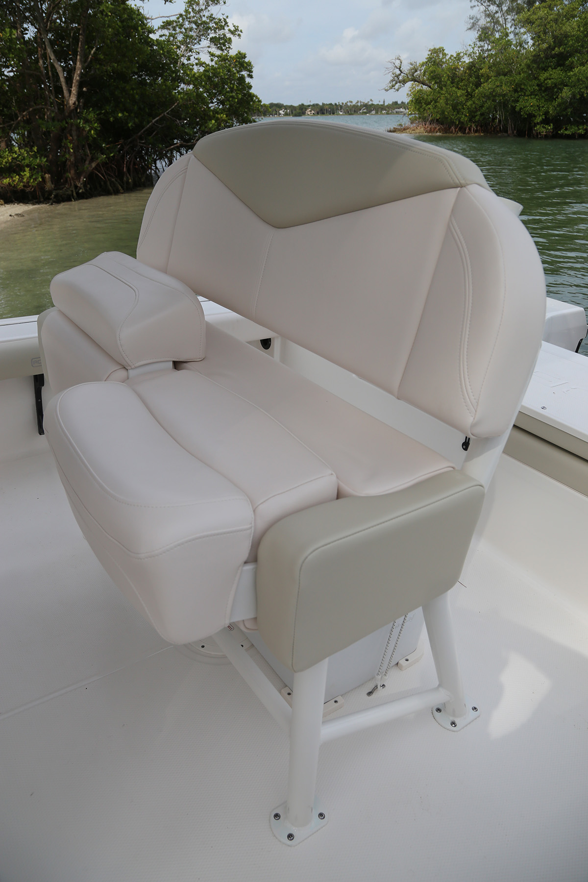 Robalo 226 Cayman Bay - Florida Sportsman